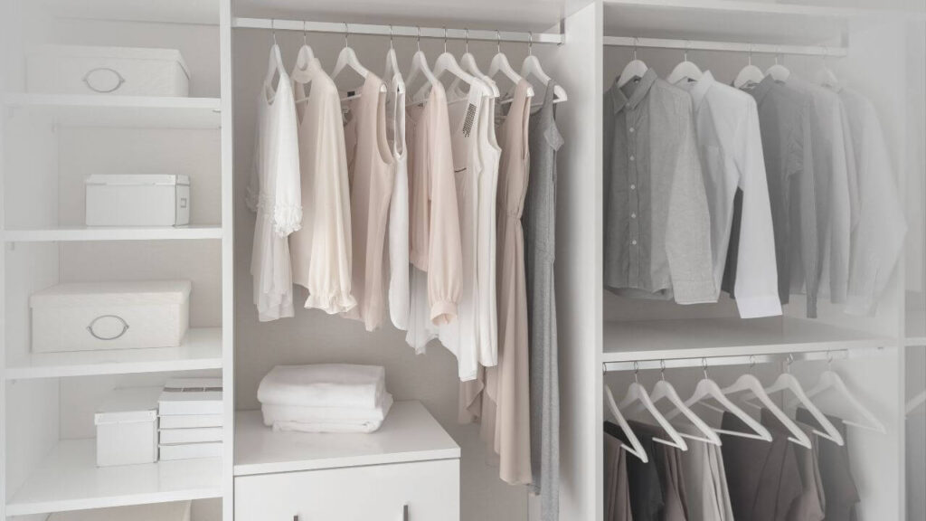 Como Organizar o Guarda Roupa de Forma Minimalista – Quando Menos é Mais